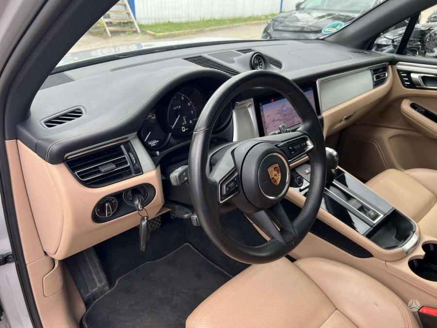 Grey Porsche Macan 2023 in Kaunas, with an engine capacity of 2.89 L and mileage of 56 thousand km for 39900 €, photo 26 on AUTOMOTO.COM.LV