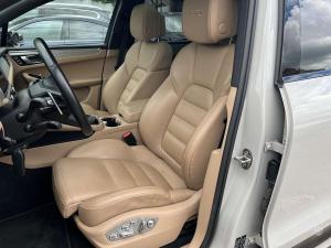 Grey Porsche Macan 2023 in Kaunas, with an engine capacity of 2.89 L and mileage of 56 thousand km for 39900 €, photo 27 on AUTOMOTO.COM.LV