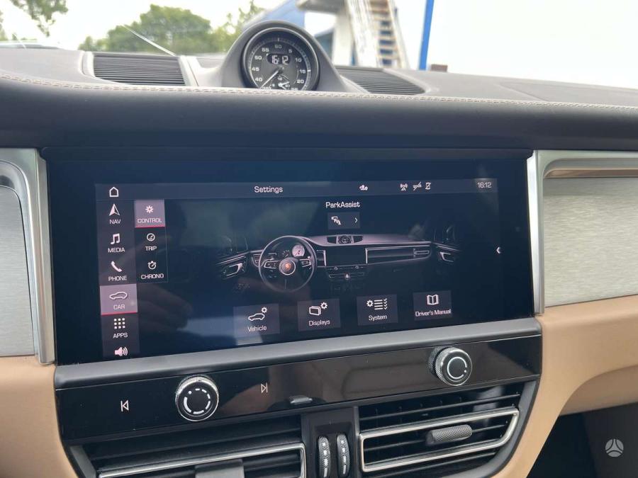 Grey Porsche Macan 2023 in Kaunas, with an engine capacity of 2.89 L and mileage of 56 thousand km for 39900 €, photo 34 on AUTOMOTO.COM.LV