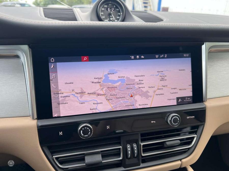 Grey Porsche Macan 2023 in Kaunas, with an engine capacity of 2.89 L and mileage of 56 thousand km for 39900 €, photo 35 on AUTOMOTO.COM.LV