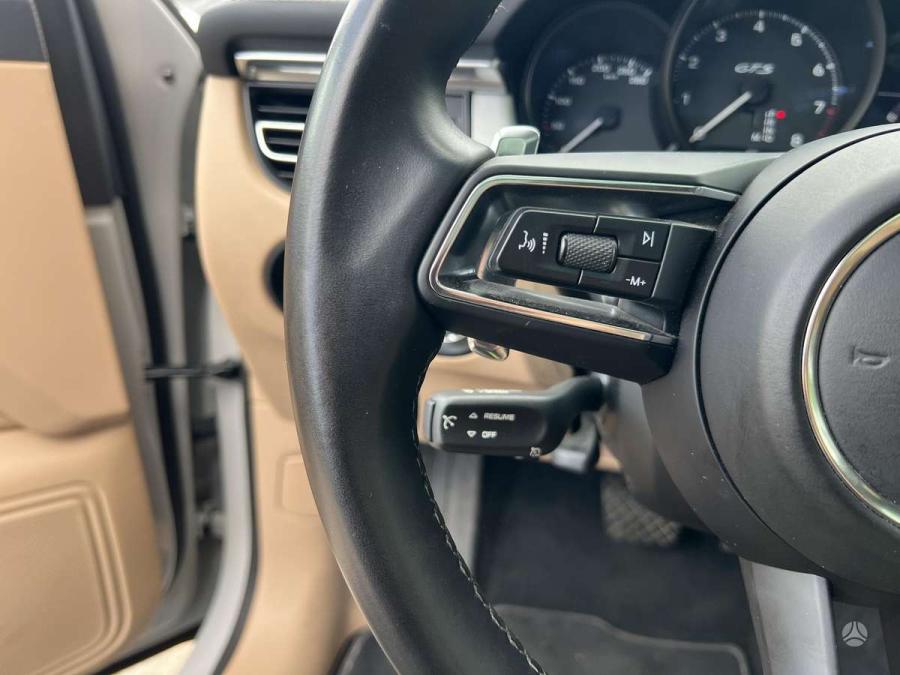 Grey Porsche Macan 2023 in Kaunas, with an engine capacity of 2.89 L and mileage of 56 thousand km for 39900 €, photo 39 on AUTOMOTO.COM.LV