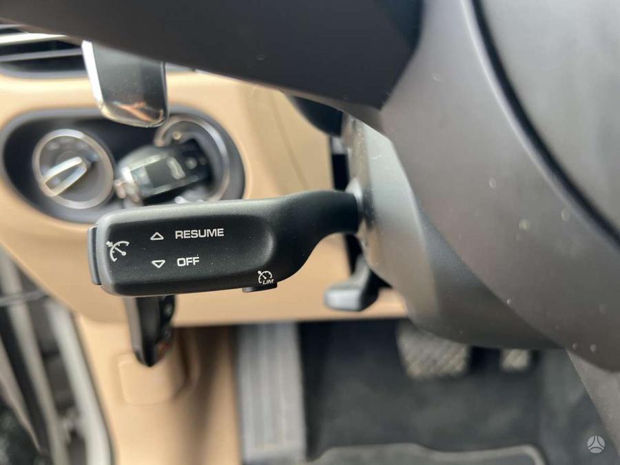 Grey Porsche Macan 2023 in Kaunas, with an engine capacity of 2.89 L and mileage of 56 thousand km for 39900 €, photo 41 on AUTOMOTO.COM.LV
