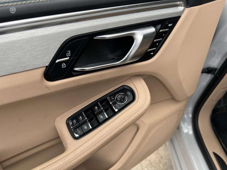 Grey Porsche Macan 2023 in Kaunas, with an engine capacity of 2.89 L and mileage of 56 thousand km for 39900 €, photo 46 on AUTOMOTO.COM.LV
