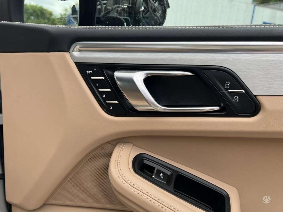 Grey Porsche Macan 2023 in Kaunas, with an engine capacity of 2.89 L and mileage of 56 thousand km for 39900 €, photo 47 on AUTOMOTO.COM.LV