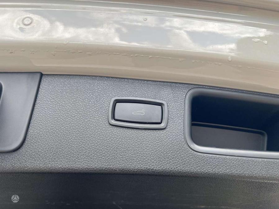 Grey Porsche Macan 2023 in Kaunas, with an engine capacity of 2.89 L and mileage of 56 thousand km for 39900 €, photo 48 on AUTOMOTO.COM.LV