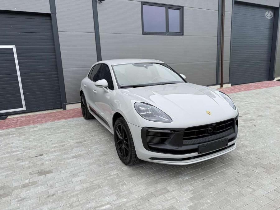 Grey Porsche Macan 2023 in Kaunas, with an engine capacity of 2.89 L and mileage of 76 thousand km for 68490 €, photo 3 on AUTOMOTO.COM.LV