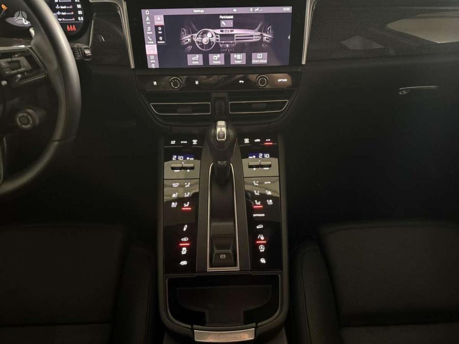 Grey Porsche Macan 2023 in Kaunas, with an engine capacity of 2.89 L and mileage of 76 thousand km for 68490 €, photo 12 on AUTOMOTO.COM.LV