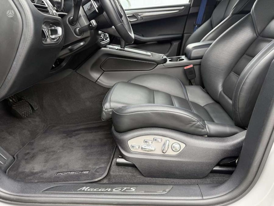 Grey Porsche Macan 2023 in Kaunas, with an engine capacity of 2.89 L and mileage of 76 thousand km for 68490 €, photo 13 on AUTOMOTO.COM.LV