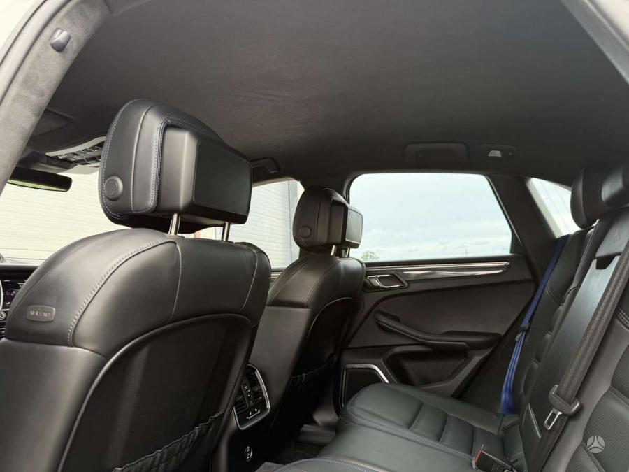 Grey Porsche Macan 2023 in Kaunas, with an engine capacity of 2.89 L and mileage of 76 thousand km for 68490 €, photo 16 on AUTOMOTO.COM.LV