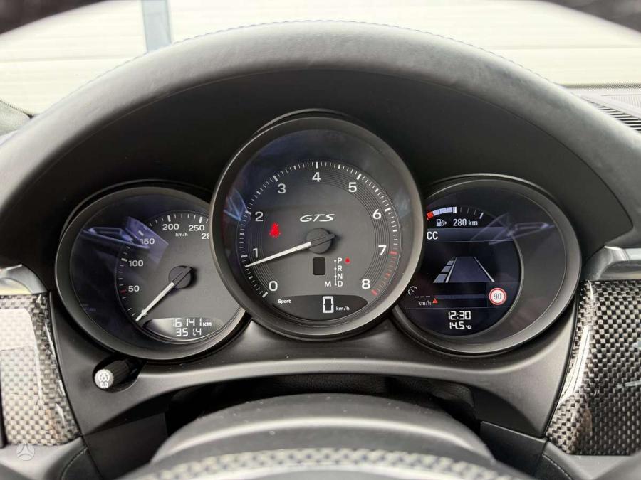 Grey Porsche Macan 2023 in Kaunas, with an engine capacity of 2.89 L and mileage of 76 thousand km for 68490 €, photo 21 on AUTOMOTO.COM.LV