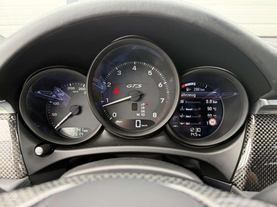 Grey Porsche Macan 2023 in Kaunas, with an engine capacity of 2.89 L and mileage of 76 thousand km for 68490 €, photo 22 on AUTOMOTO.COM.LV