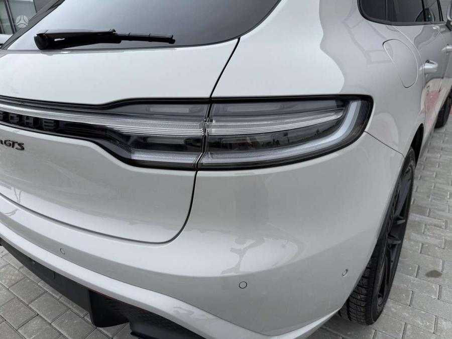 Grey Porsche Macan 2023 in Kaunas, with an engine capacity of 2.89 L and mileage of 76 thousand km for 68490 €, photo 28 on AUTOMOTO.COM.LV