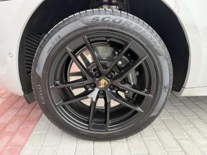 Grey Porsche Macan 2023 in Kaunas, with an engine capacity of 2.89 L and mileage of 76 thousand km for 68490 €, photo 31 on AUTOMOTO.COM.LV