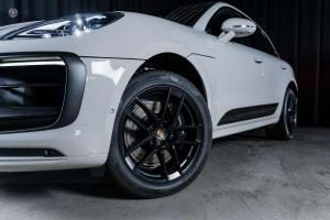 Grey Porsche Macan 2023 in Vilnius, with an engine capacity of 2.99 L and mileage of 76 thousand km for 72000 €, photo 10 on AUTOMOTO.COM.LV