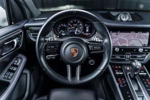 Grey Porsche Macan 2023 in Vilnius, with an engine capacity of 2.99 L and mileage of 76 thousand km for 72000 €, photo 19 on AUTOMOTO.COM.LV
