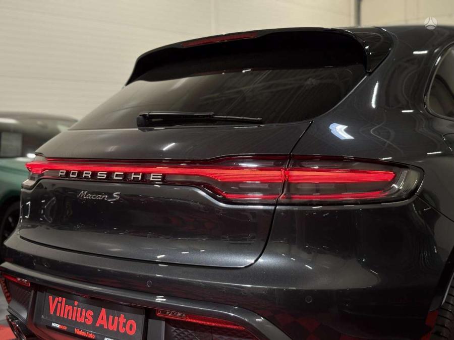 Grey Porsche Macan 2023 in Vilnius, with an engine capacity of 2.99 L and mileage of 34 thousand km for 54790 €, photo 9 on AUTOMOTO.COM.LV