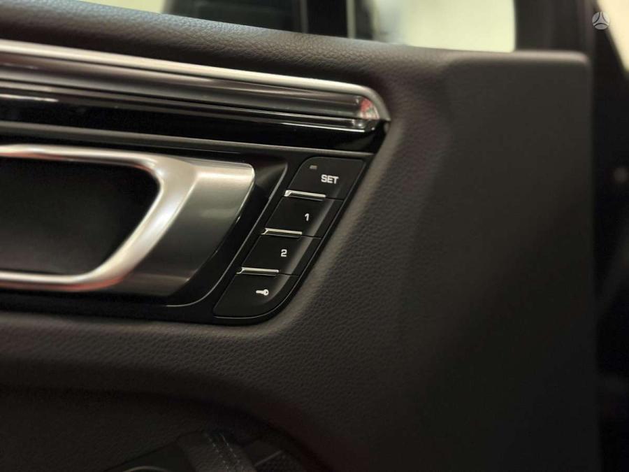 Grey Porsche Macan 2023 in Vilnius, with an engine capacity of 2.99 L and mileage of 34 thousand km for 54790 €, photo 14 on AUTOMOTO.COM.LV