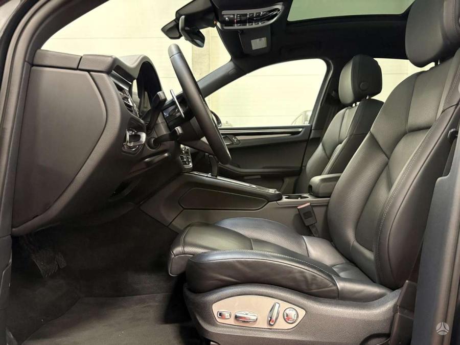 Grey Porsche Macan 2023 in Vilnius, with an engine capacity of 2.99 L and mileage of 34 thousand km for 54790 €, photo 16 on AUTOMOTO.COM.LV