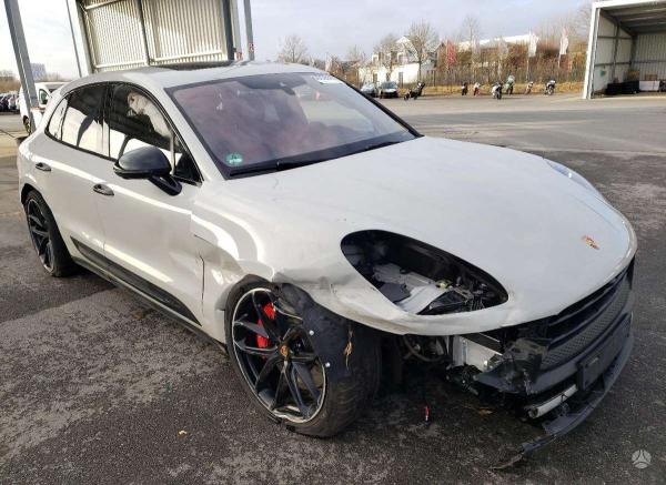 Grey Porsche Macan 2024 in Klaipeda, with an engine capacity of 2.89 L and mileage of 50 thousand km for 36000 €, photo 2 on AUTOMOTO.COM.LV