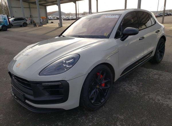 Grey Porsche Macan 2024 in Klaipeda, with an engine capacity of 2.89 L and mileage of 50 thousand km for 36000 €, photo 3 on AUTOMOTO.COM.LV