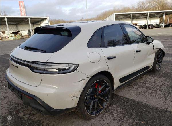 Grey Porsche Macan 2024 in Klaipeda, with an engine capacity of 2.89 L and mileage of 50 thousand km for 36000 €, photo 4 on AUTOMOTO.COM.LV