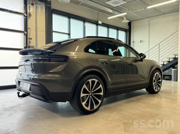 Pelēks Porsche Macan 2024 Tallina, ar dzinēja tilpumu 3.00 L un nobraukumu 15 tūkst. km par 84990 €, foto 2 vietnē AUTOMOTO.COM.LV