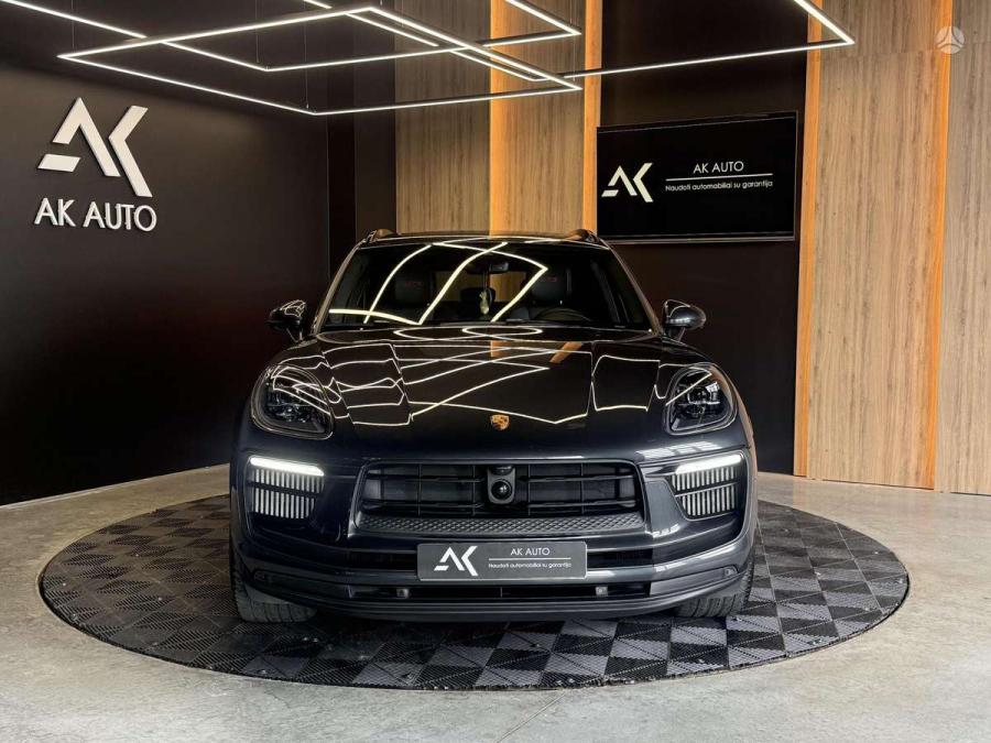 Grey Porsche Macan 2024 in Kaunas, with an engine capacity of 2.89 L and mileage of 24 thousand km for 62490 €, photo 5 on AUTOMOTO.COM.LV