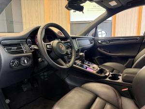 Grey Porsche Macan 2024 in Kaunas, with an engine capacity of 2.89 L and mileage of 24 thousand km for 62490 €, photo 14 on AUTOMOTO.COM.LV