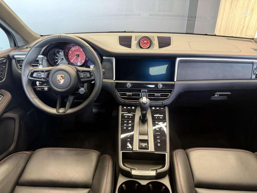 Grey Porsche Macan 2024 in Kaunas, with an engine capacity of 2.89 L and mileage of 24 thousand km for 62490 €, photo 17 on AUTOMOTO.COM.LV