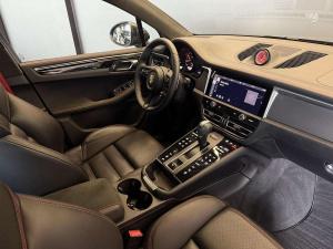Grey Porsche Macan 2024 in Kaunas, with an engine capacity of 2.89 L and mileage of 24 thousand km for 62490 €, photo 19 on AUTOMOTO.COM.LV