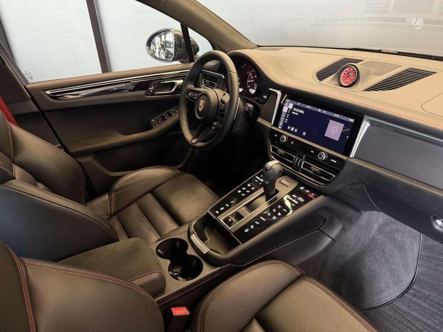 Grey Porsche Macan 2024 in Kaunas, with an engine capacity of 2.89 L and mileage of 24 thousand km for 62490 €, photo 19 on AUTOMOTO.COM.LV