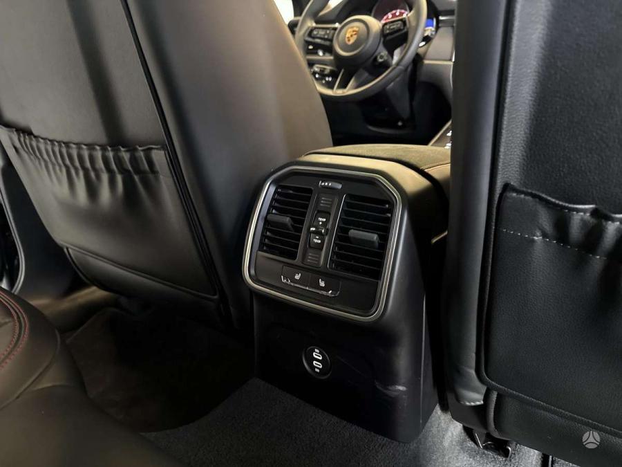 Grey Porsche Macan 2024 in Kaunas, with an engine capacity of 2.89 L and mileage of 24 thousand km for 62490 €, photo 23 on AUTOMOTO.COM.LV