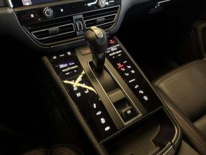Grey Porsche Macan 2024 in Kaunas, with an engine capacity of 2.89 L and mileage of 24 thousand km for 62490 €, photo 28 on AUTOMOTO.COM.LV