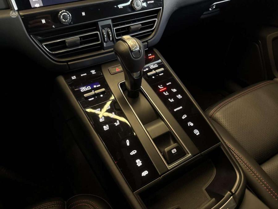 Grey Porsche Macan 2024 in Kaunas, with an engine capacity of 2.89 L and mileage of 24 thousand km for 62490 €, photo 28 on AUTOMOTO.COM.LV