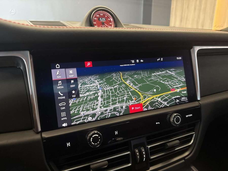 Grey Porsche Macan 2024 in Kaunas, with an engine capacity of 2.89 L and mileage of 24 thousand km for 62490 €, photo 33 on AUTOMOTO.COM.LV