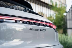 Grey Porsche Macan 2024 in Vilnius, with an engine capacity of 2.89 L and mileage of 57 thousand km for 68900 €, photo 10 on AUTOMOTO.COM.LV