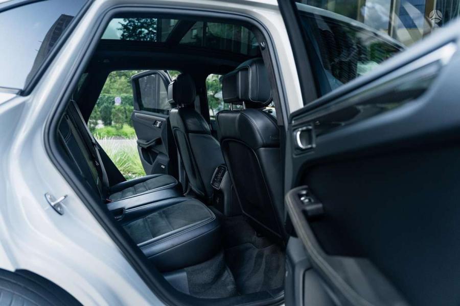 Grey Porsche Macan 2024 in Vilnius, with an engine capacity of 2.89 L and mileage of 57 thousand km for 68900 €, photo 15 on AUTOMOTO.COM.LV