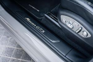 Grey Porsche Macan 2024 in Vilnius, with an engine capacity of 2.89 L and mileage of 57 thousand km for 68900 €, photo 29 on AUTOMOTO.COM.LV