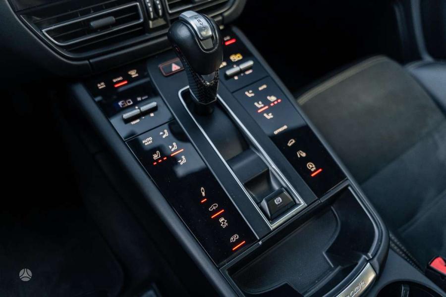 Grey Porsche Macan 2024 in Vilnius, with an engine capacity of 2.89 L and mileage of 57 thousand km for 68900 €, photo 31 on AUTOMOTO.COM.LV