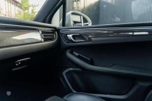 Grey Porsche Macan 2024 in Vilnius, with an engine capacity of 2.89 L and mileage of 57 thousand km for 68900 €, photo 33 on AUTOMOTO.COM.LV