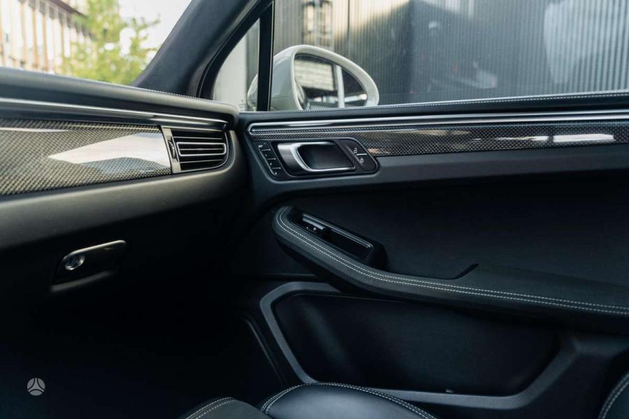 Grey Porsche Macan 2024 in Vilnius, with an engine capacity of 2.89 L and mileage of 57 thousand km for 68900 €, photo 33 on AUTOMOTO.COM.LV