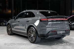 Grey Porsche Macan 2025 in Riga, with an engine capacity of 0.00 L and mileage of 8 thousand km for 82280 €, photo 4 on AUTOMOTO.COM.LV