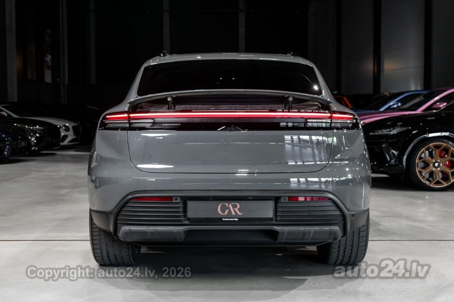 Grey Porsche Macan 2025 in Riga, with an engine capacity of 0.00 L and mileage of 8 thousand km for 82280 €, photo 5 on AUTOMOTO.COM.LV