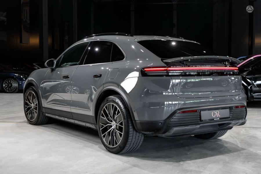 Pelēks Porsche Macan 2025 Rīga, ar dzinēja tilpumu 0.00 L un nobraukumu 8 tūkst. km par 82280 €, foto 4 vietnē AUTOMOTO.COM.LV