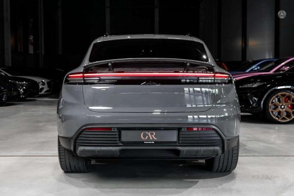 Grey Porsche Macan 2025 in Riga, with an engine capacity of 0.00 L and mileage of 8 thousand km for 82280 €, photo 4 on AUTOMOTO.COM.LV