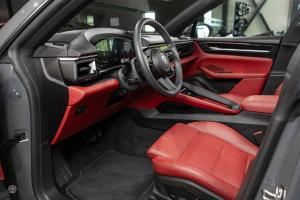 Pelēks Porsche Macan 2025 Rīga, ar dzinēja tilpumu 0.00 L un nobraukumu 8 tūkst. km par 82280 €, foto 9 vietnē AUTOMOTO.COM.LV