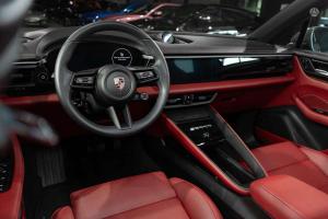 Pelēks Porsche Macan 2025 Rīga, ar dzinēja tilpumu 0.00 L un nobraukumu 8 tūkst. km par 82280 €, foto 10 vietnē AUTOMOTO.COM.LV