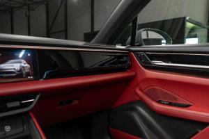 Pelēks Porsche Macan 2025 Rīga, ar dzinēja tilpumu 0.00 L un nobraukumu 8 tūkst. km par 82280 €, foto 41 vietnē AUTOMOTO.COM.LV