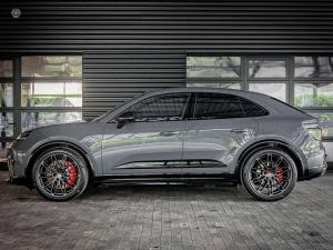 Grey Porsche Macan 2026 in Klaipeda, with an engine capacity of 0.00 L and mileage of 0 thousand km for 136240 €, photo 3 on AUTOMOTO.COM.LV