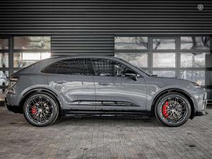 Grey Porsche Macan 2026 in Klaipeda, with an engine capacity of 0.00 L and mileage of 0 thousand km for 136240 €, photo 7 on AUTOMOTO.COM.LV